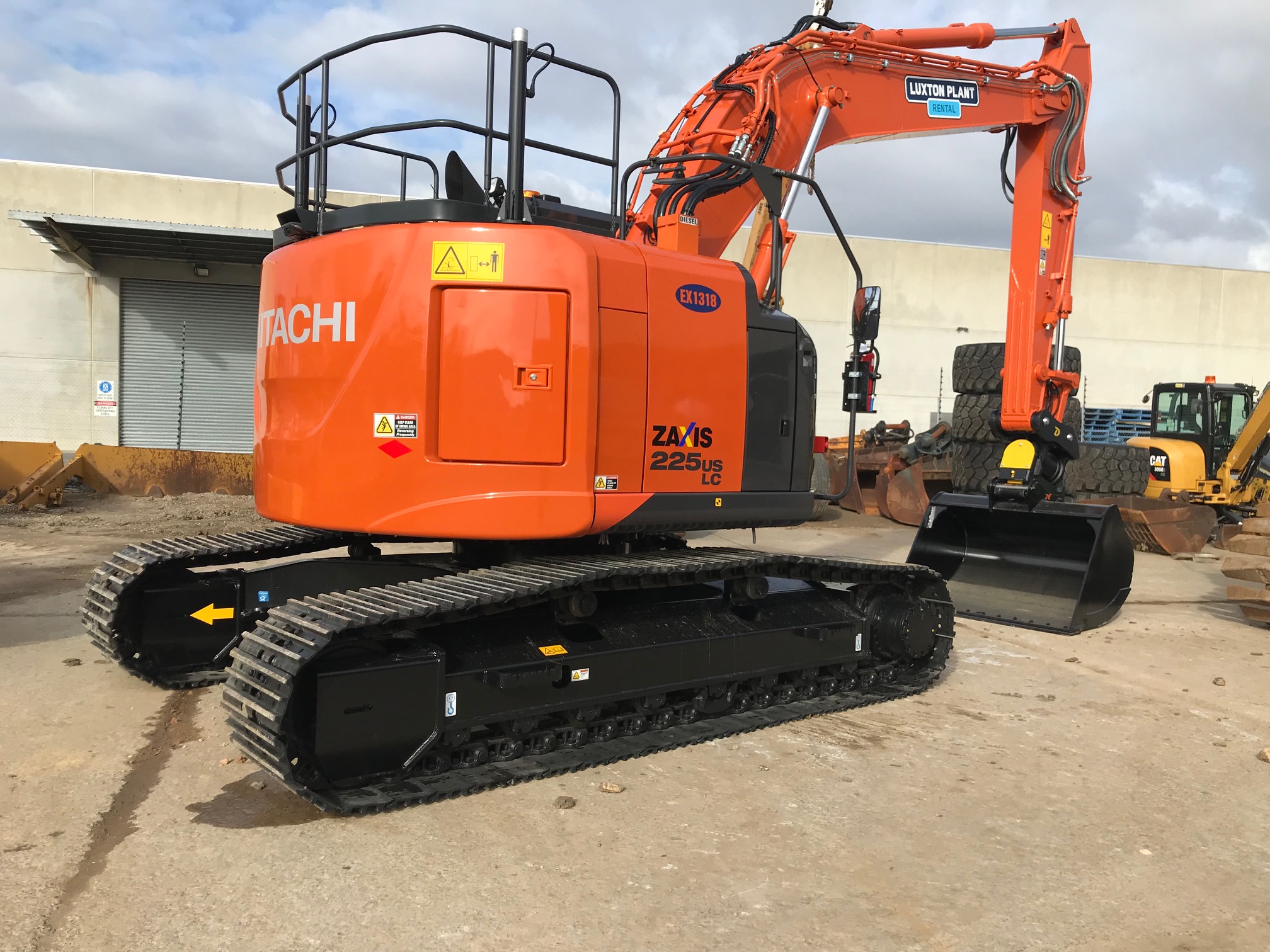 Hitachi ZX225US-5 - Luxton Plant Earthmoving Rental