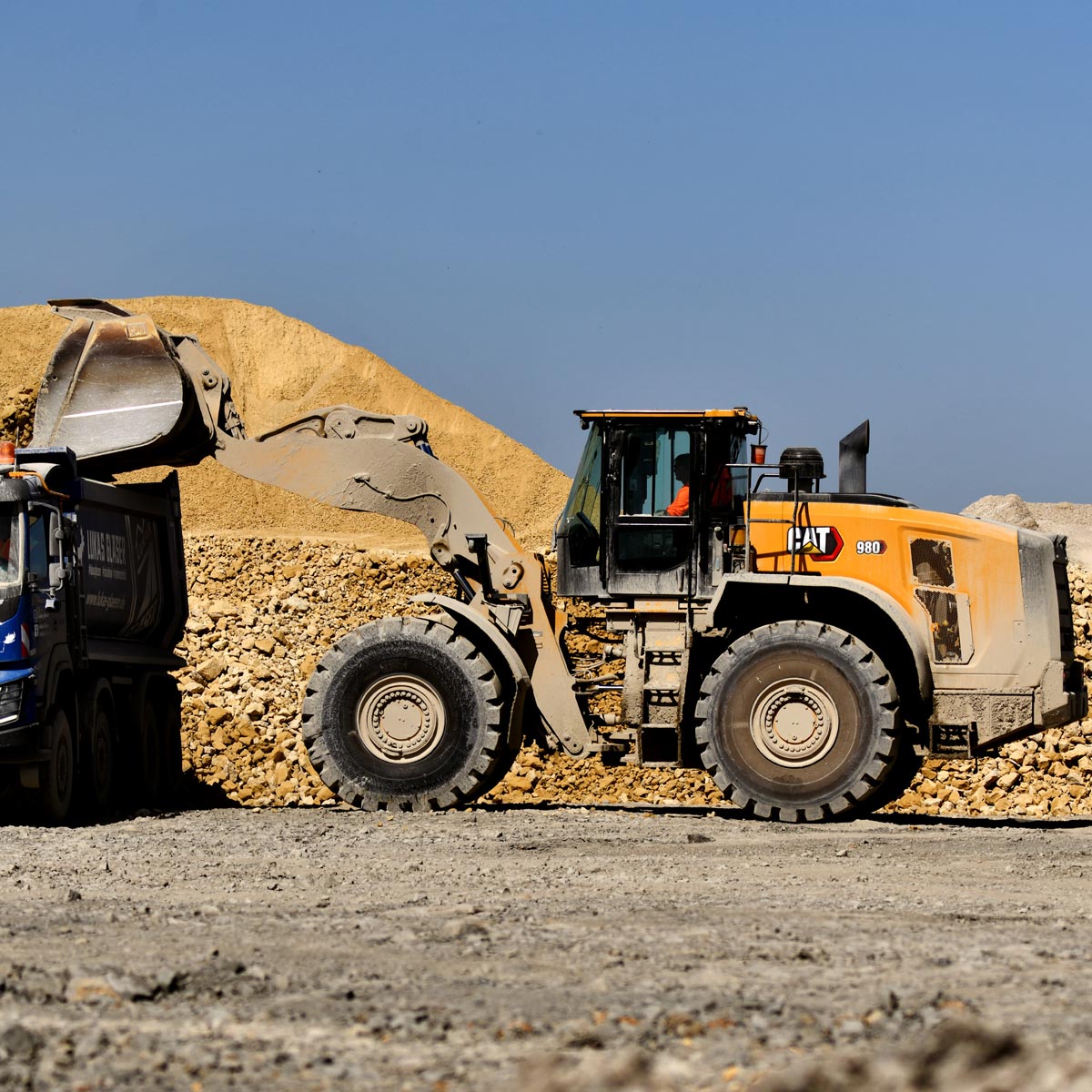 Cat 980 - Luxton Plant Earthmoving Rental